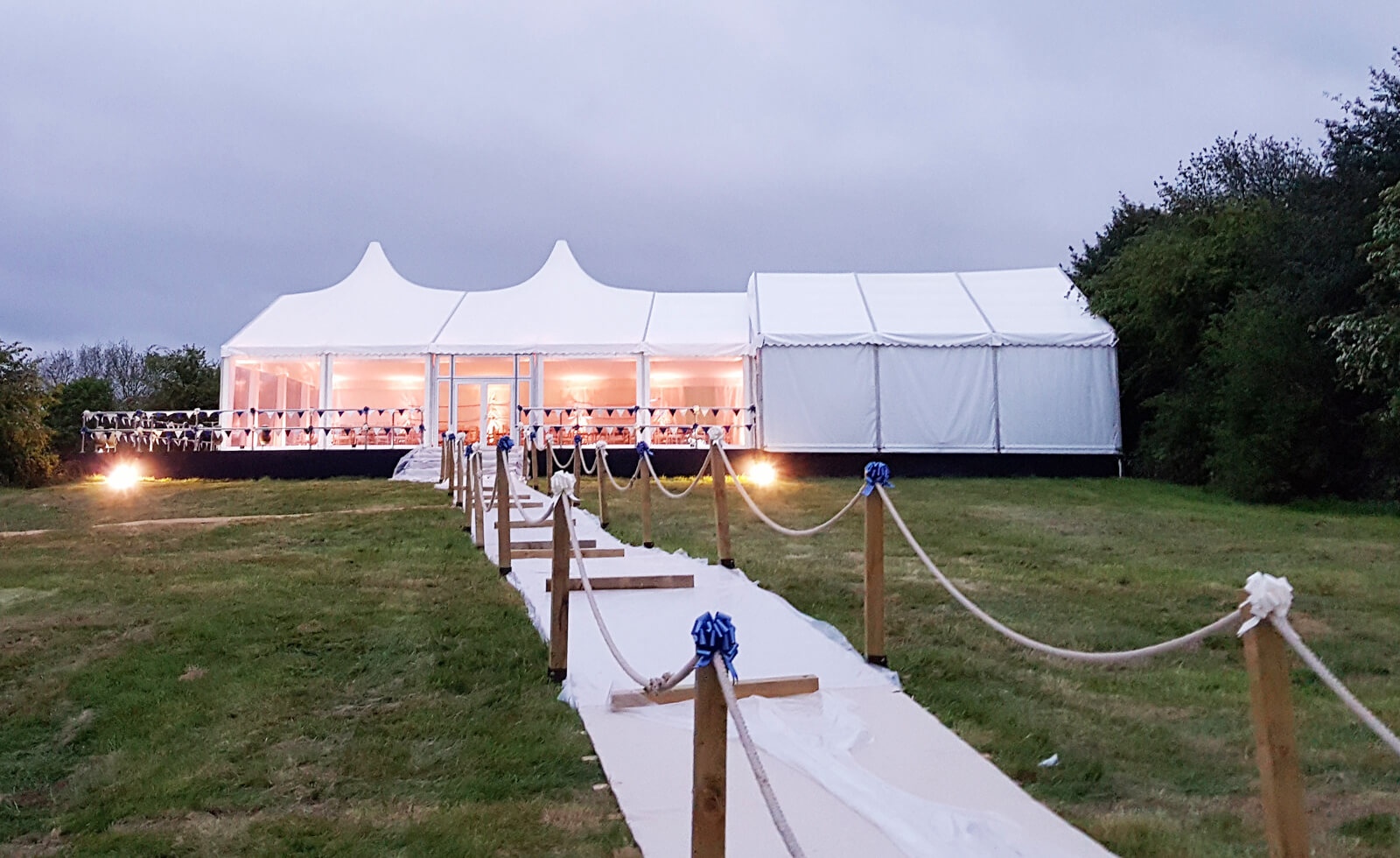 Large Marquee Wedding Tent - Create A Beautiful And Uncomplicated ...